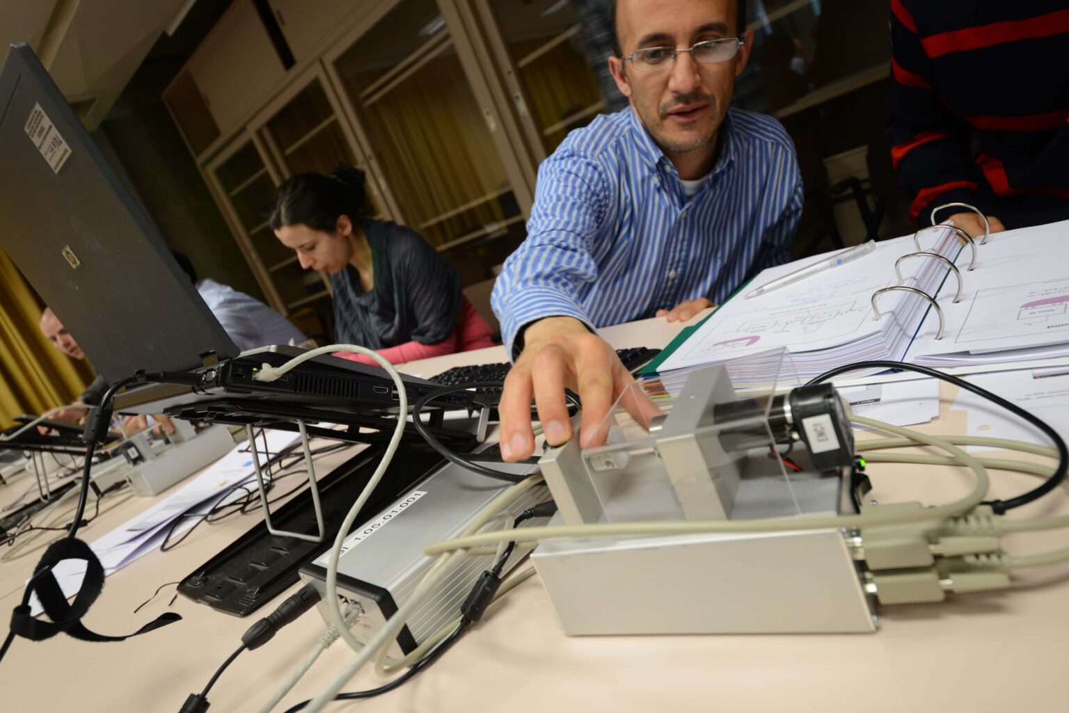 Advanced motion control - High Tech Institute